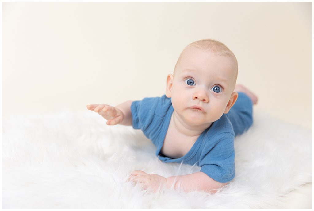 Minimal Northern Indiana Milestone Photos | Oliver is 6 months old