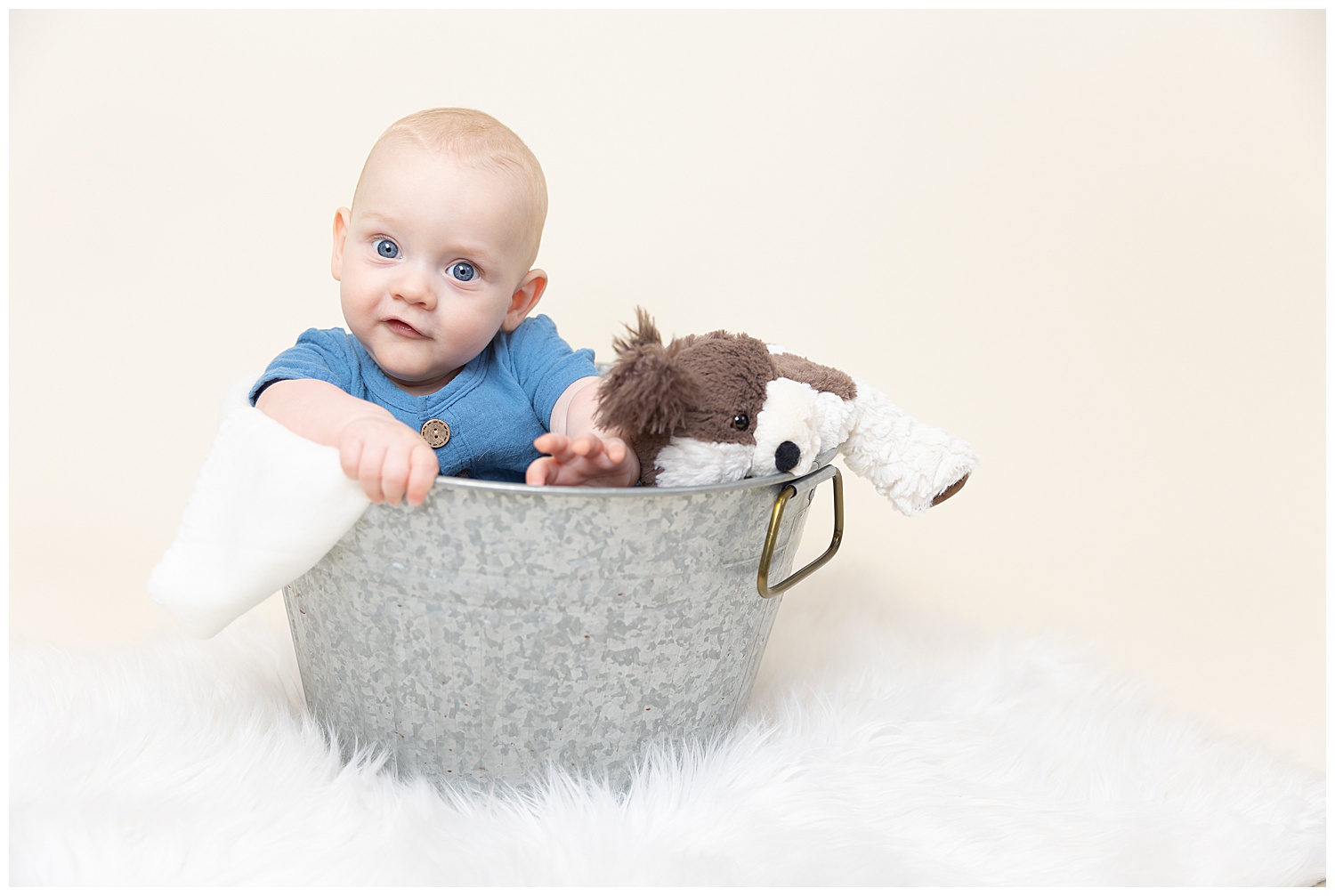 Minimal Northern Indiana Milestone Photos | Oliver is 6 months old